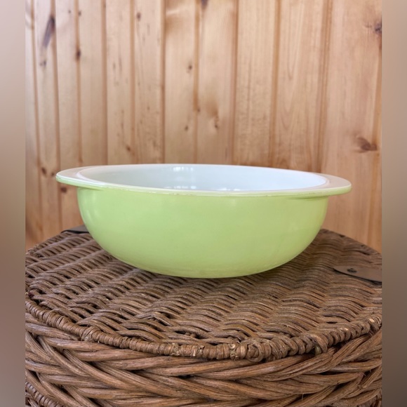 Kitchen | Vintage Pyrex 24 2 Quart Lime Green Round Casserole Baking ...